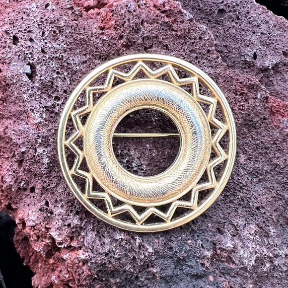Vintage | Jewelry | Vintage Monet Circle Sun Brooch Euc | Poshmark